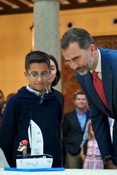 Royal Family Around the World: King Felipe Vi Of Spain Receives 'Que Es ...